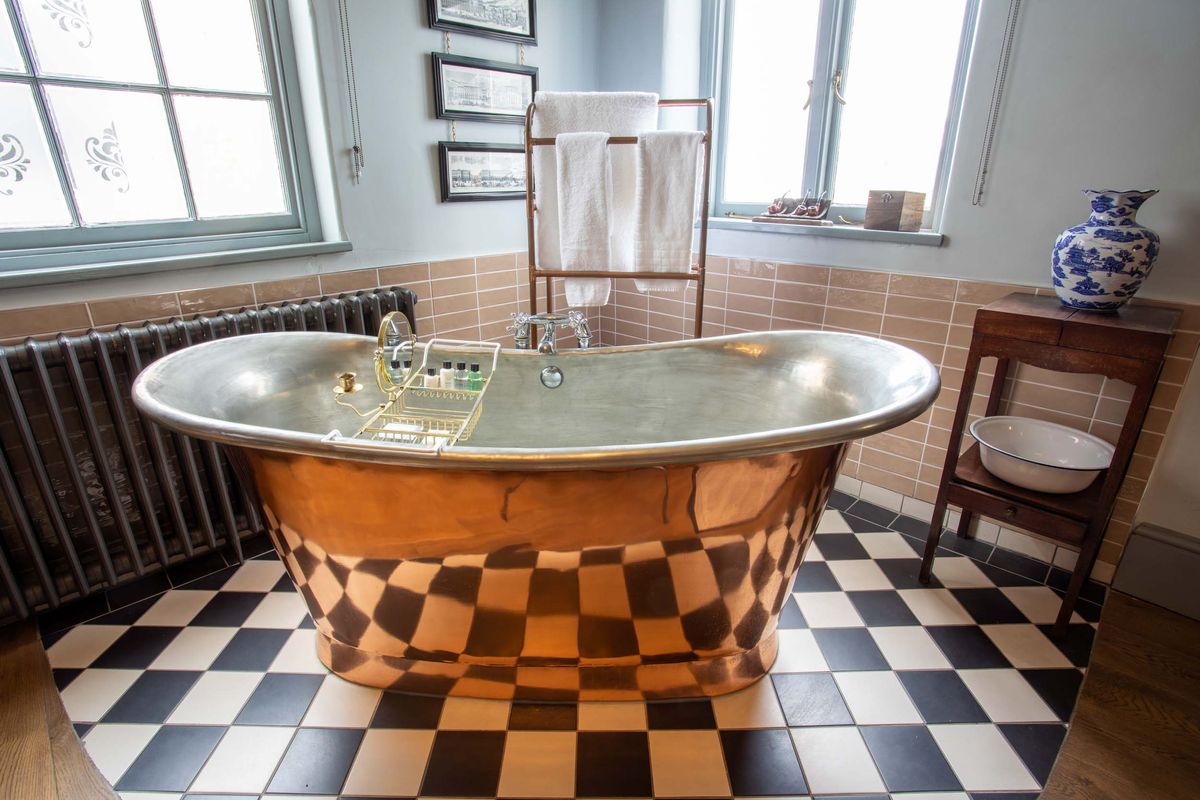 1777 at the Albion Inn | Hotel in Wimborne, Dorset