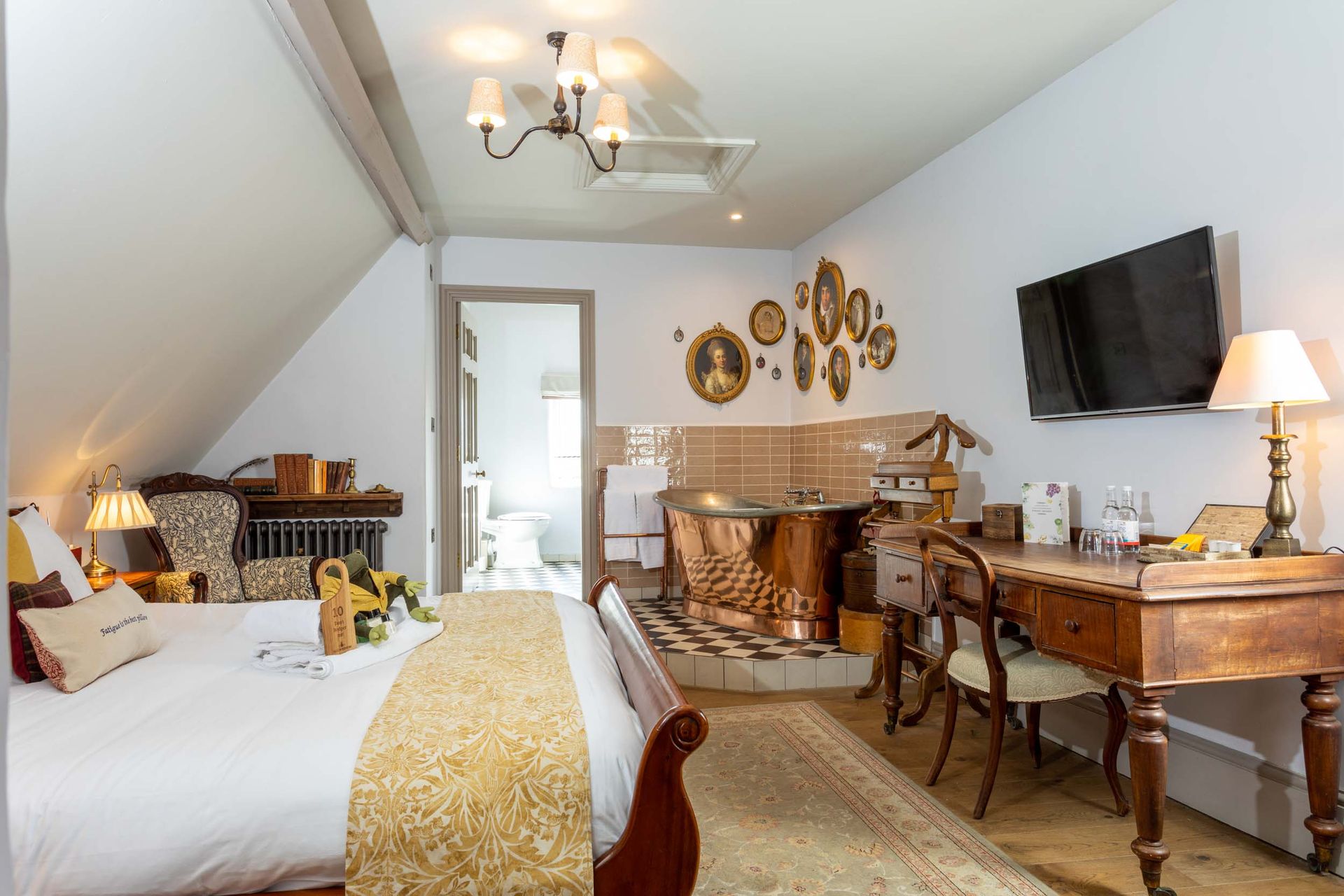 1777 | Pub with Rooms in Wimborne, Dorset